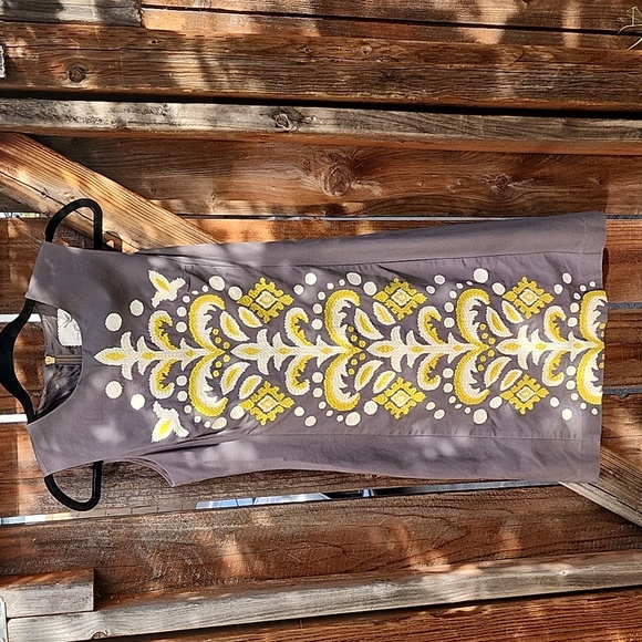 Tabitha | Dresses | Tabitha Gray Midi Form Fitting Dress With ...